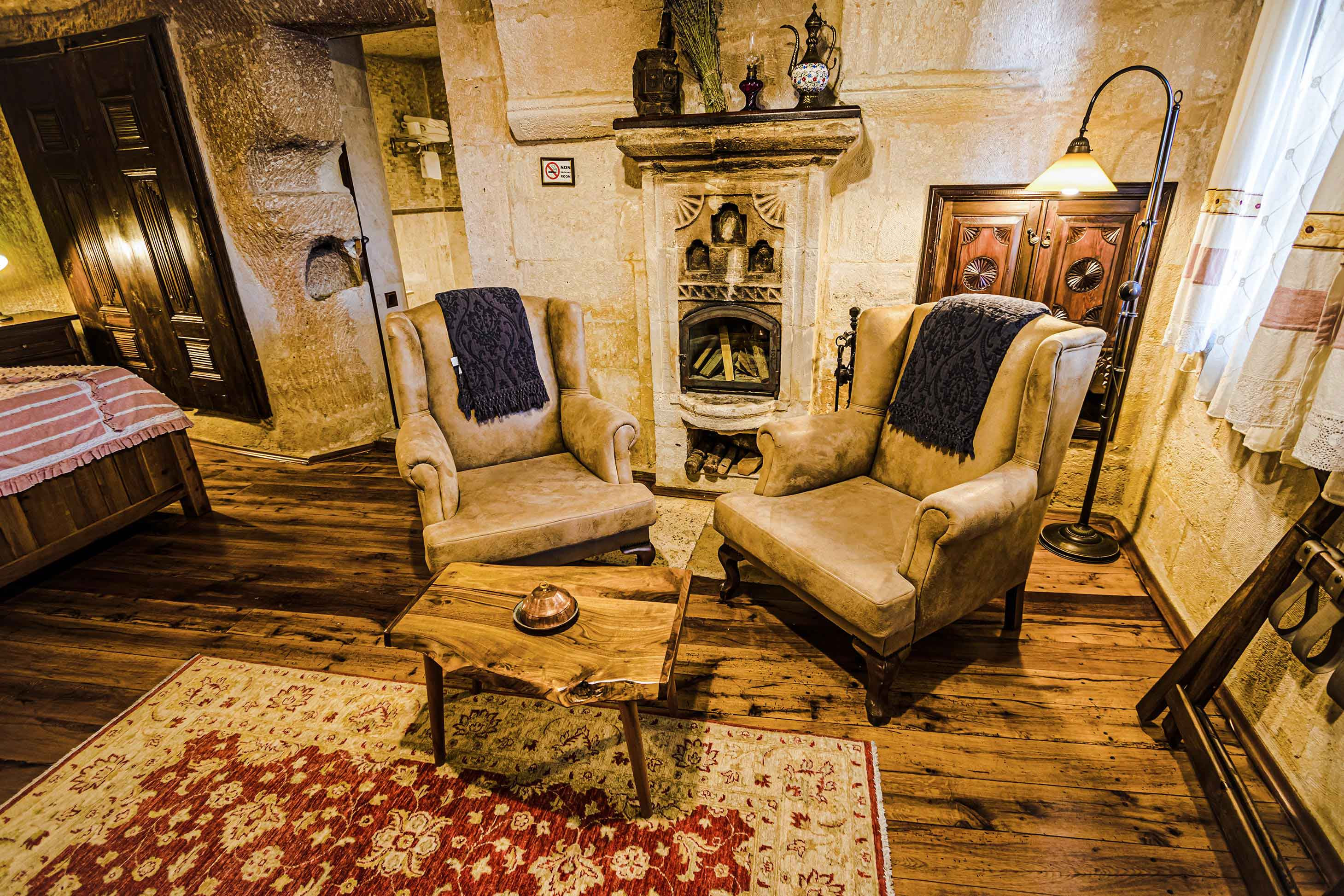 Room 102 - Cave Stable Suite