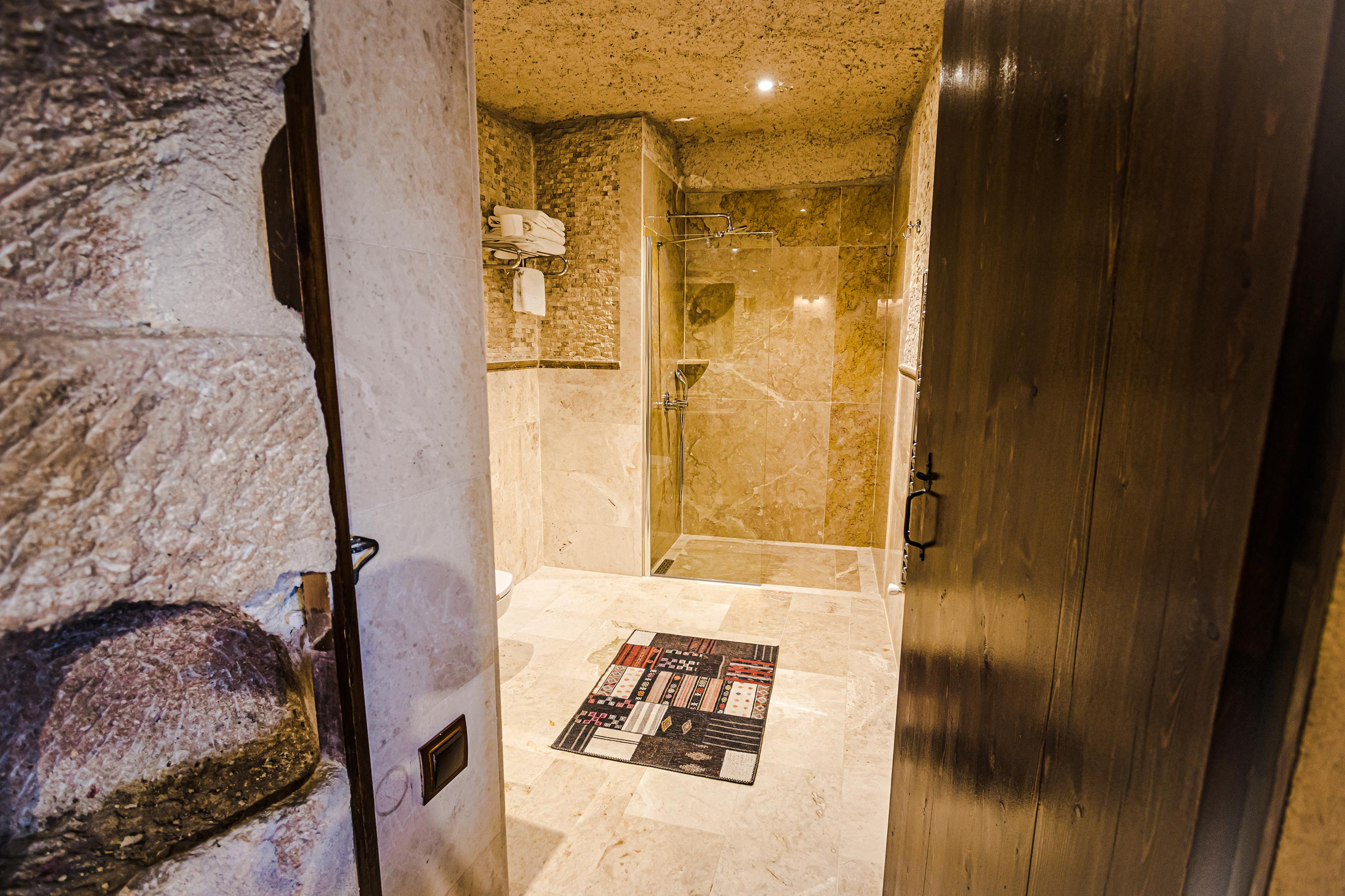 Room 102 - Cave Stable Suite