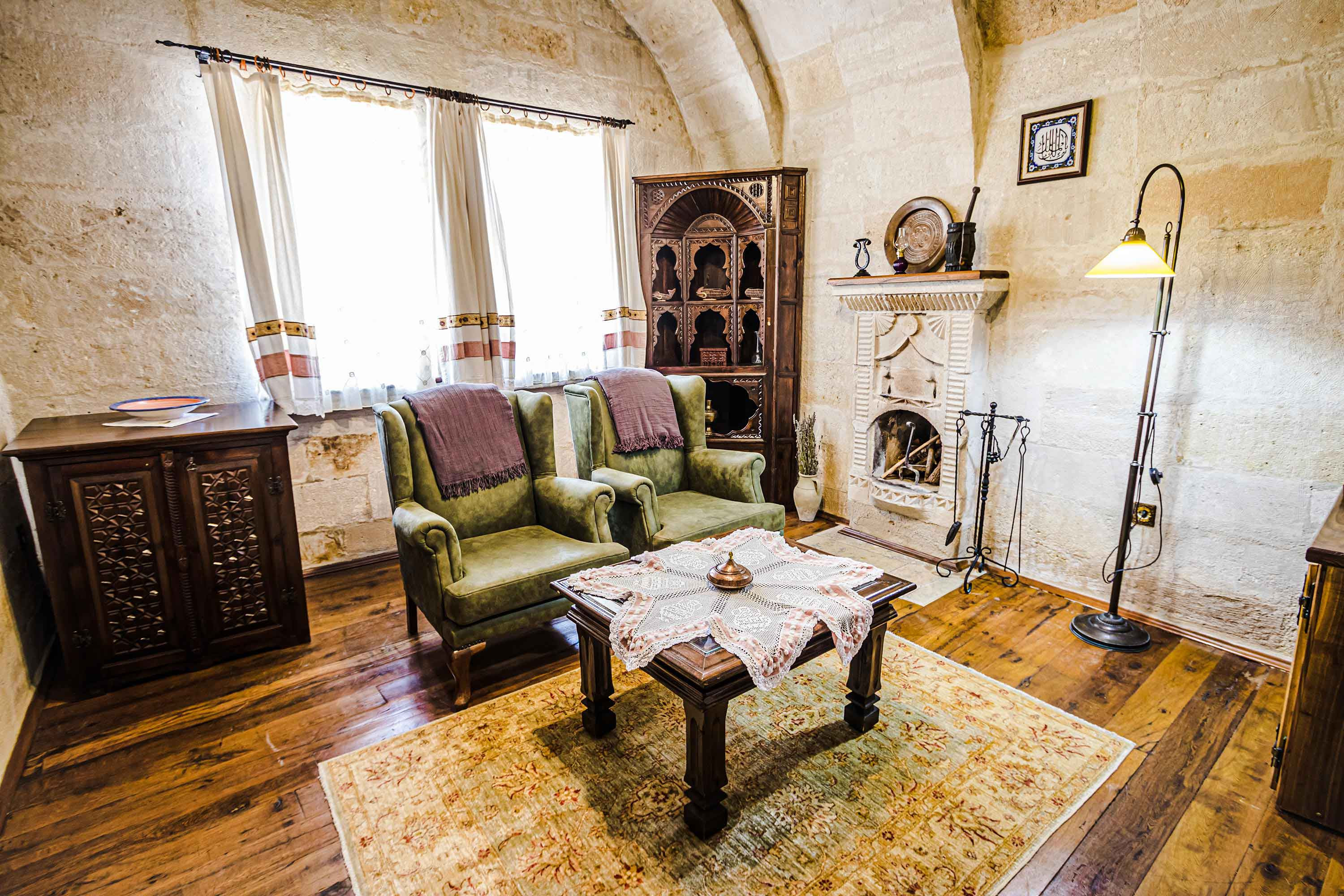 Room 103 - Cave Stable Suite