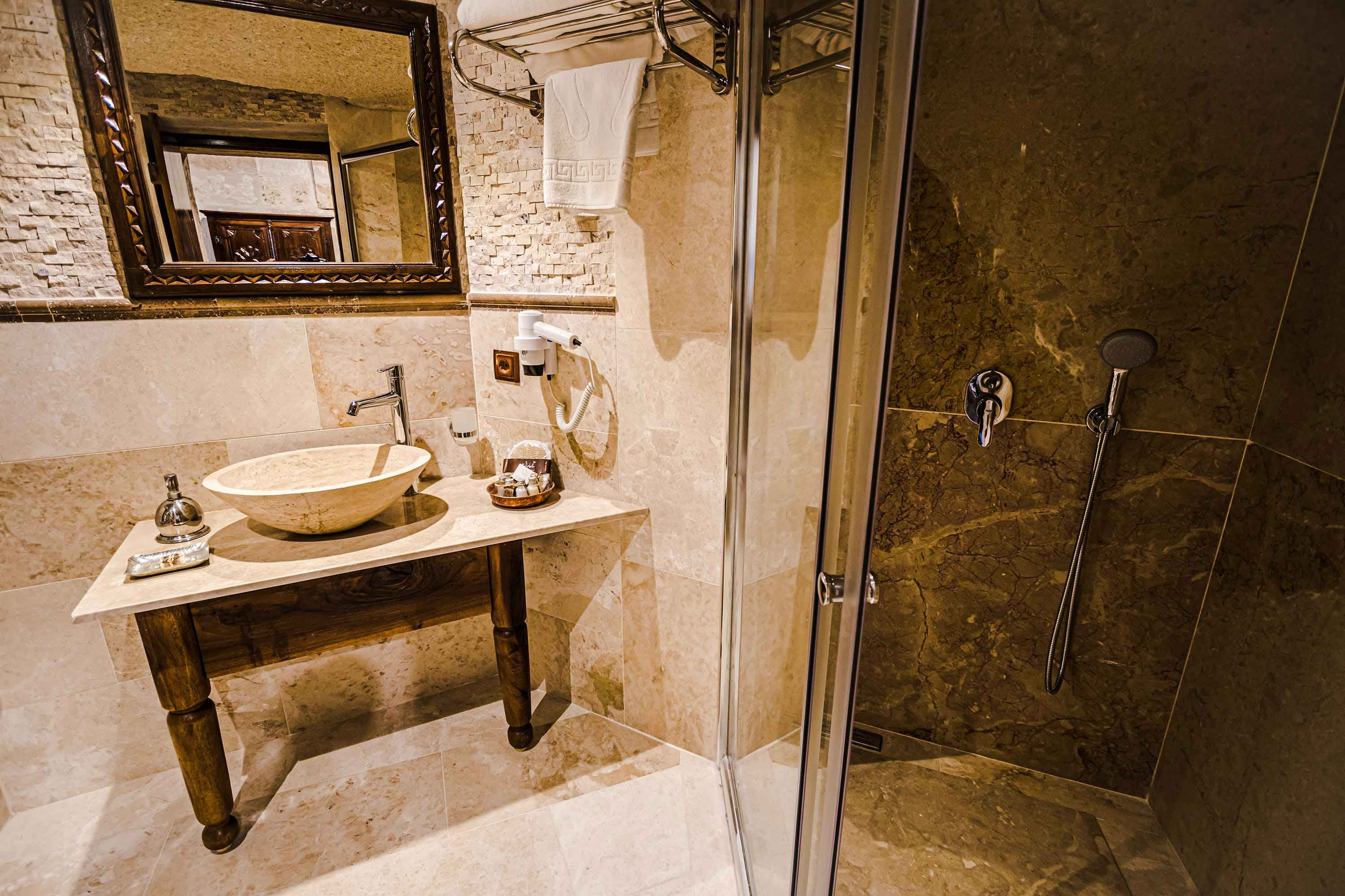 Room 103 - Cave Stable Suite