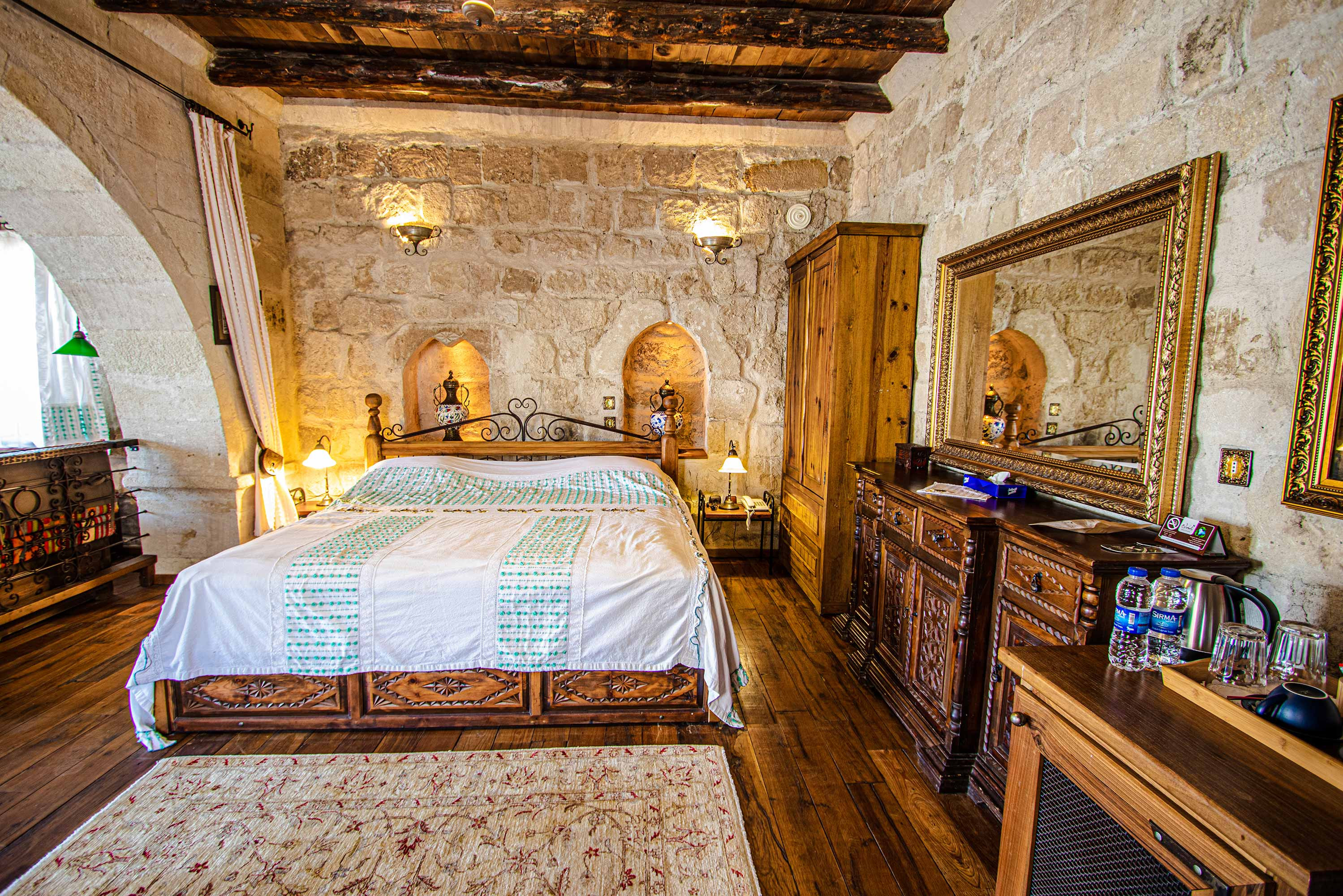 Room 111 - Valley View King Suite